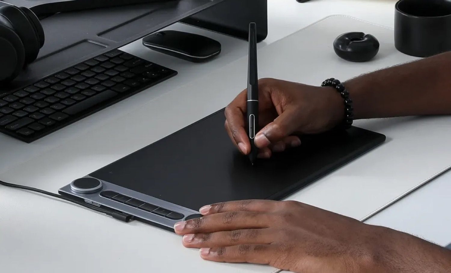 Hands-on Review of the Huion Inspiroy Dial 2 Digital Tablet