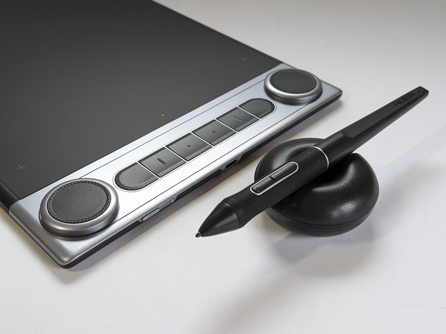 Hands-on Review of the Huion Inspiroy Dial 2 Digital Tablet